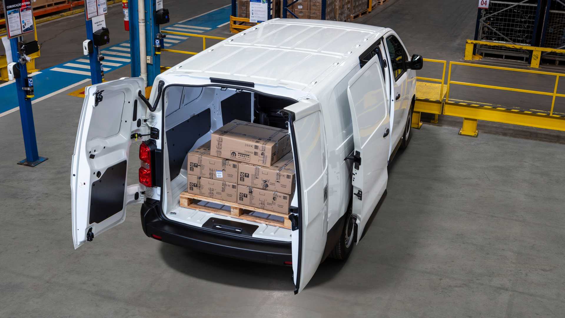 Fiat lança o novo furgão Scudo com as versões Cargo e Multi e uma opção ...