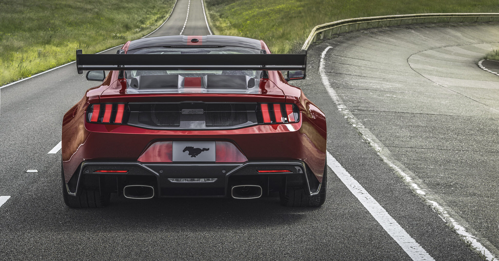 Ford inicia a venda do Mustang GTD na Europa e revela o seu interior ...
